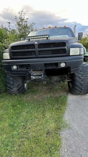 Melns Dodge RAM 1996 Pasvalys, ar dzinēja tilpumu 8.00 L un nobraukumu 354 tūkst. km par 8000 €, foto 5 vietnē AUTOMOTO.COM.LV