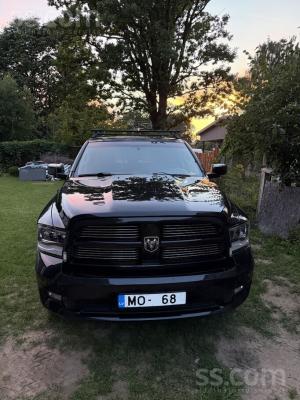 Black Dodge RAM 2011 in Riga, with an engine capacity of 5.70 L and mileage of 231 thousand km for 17000 €, photo  on AUTOMOTO.COM.LV