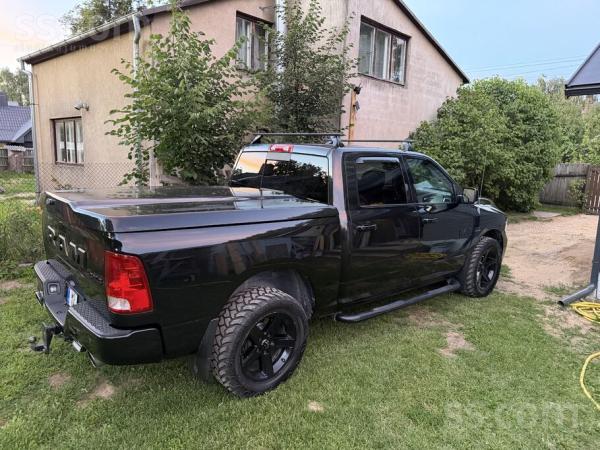 Black Dodge RAM 2011 in Riga, with an engine capacity of 5.70 L and mileage of 231 thousand km for 17000 €, photo 3 on AUTOMOTO.COM.LV