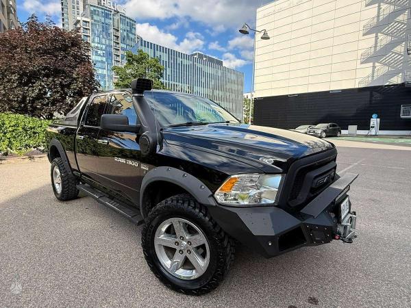 Black Dodge RAM 2012 in Vilnius, with an engine capacity of 5.70 L and mileage of 226 thousand km for 14900 €, photo 1 on AUTOMOTO.COM.LV