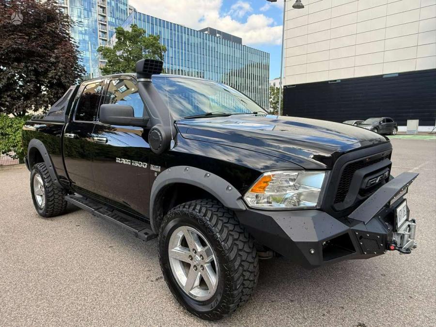 Black Dodge RAM 2012 in Vilnius, with an engine capacity of 5.70 L and mileage of 226 thousand km for 14900 €, photo 3 on AUTOMOTO.COM.LV