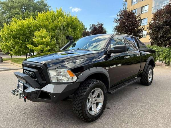 Black Dodge RAM 2012 in Vilnius, with an engine capacity of 5.70 L and mileage of 226 thousand km for 14900 €, photo 3 on AUTOMOTO.COM.LV