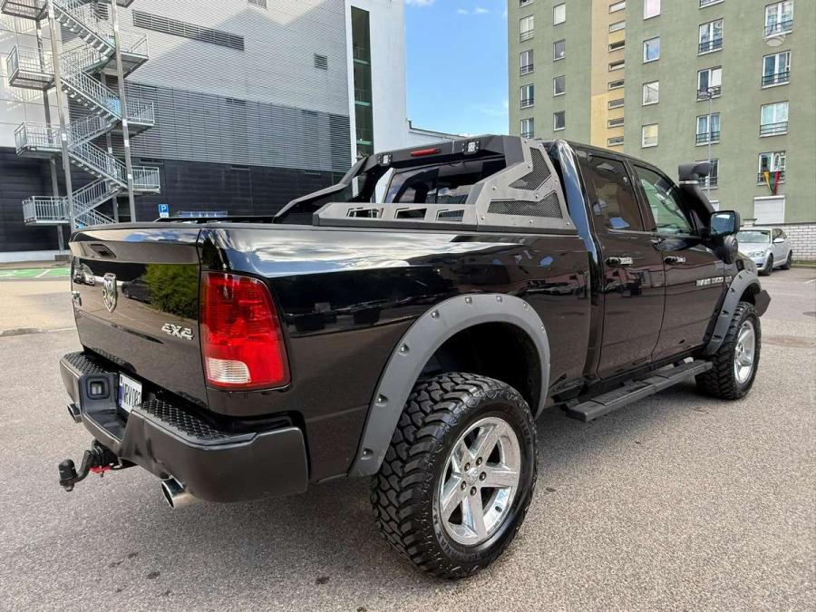 Black Dodge RAM 2012 in Vilnius, with an engine capacity of 5.70 L and mileage of 226 thousand km for 14900 €, photo 6 on AUTOMOTO.COM.LV