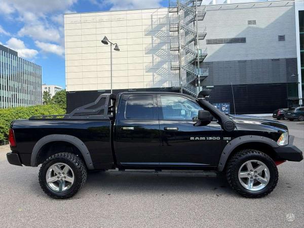 Black Dodge RAM 2012 in Vilnius, with an engine capacity of 5.70 L and mileage of 226 thousand km for 14900 €, photo 7 on AUTOMOTO.COM.LV