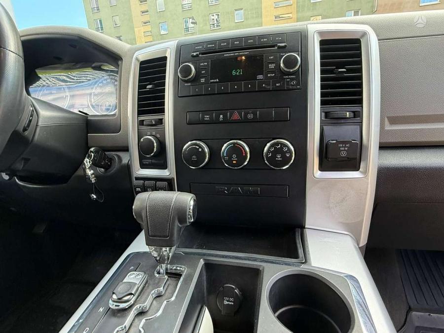 Black Dodge RAM 2012 in Vilnius, with an engine capacity of 5.70 L and mileage of 226 thousand km for 14900 €, photo 15 on AUTOMOTO.COM.LV