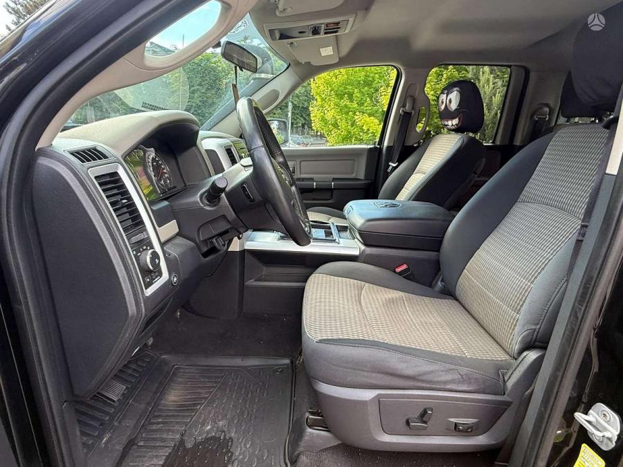 Black Dodge RAM 2012 in Vilnius, with an engine capacity of 5.70 L and mileage of 226 thousand km for 14900 €, photo 17 on AUTOMOTO.COM.LV
