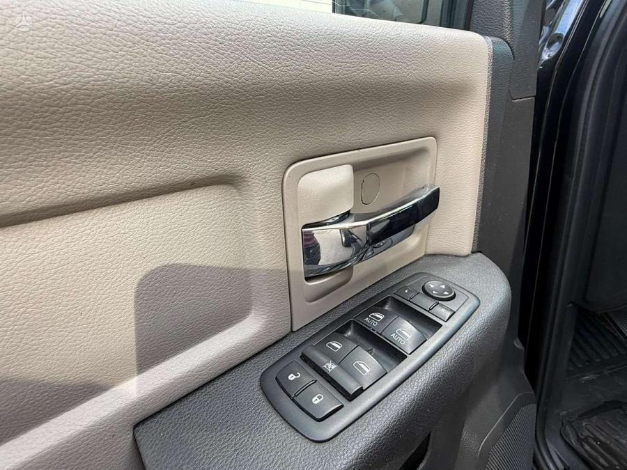 Black Dodge RAM 2012 in Vilnius, with an engine capacity of 5.70 L and mileage of 226 thousand km for 14900 €, photo 18 on AUTOMOTO.COM.LV