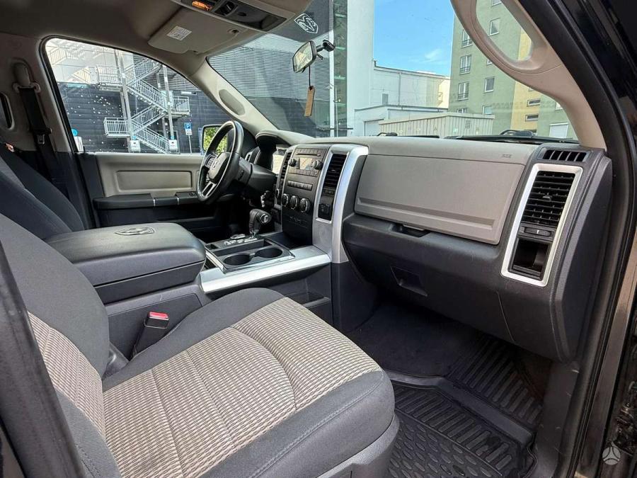 Black Dodge RAM 2012 in Vilnius, with an engine capacity of 5.70 L and mileage of 226 thousand km for 14900 €, photo 19 on AUTOMOTO.COM.LV