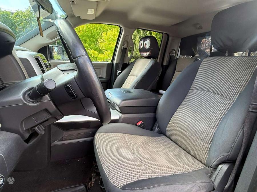 Black Dodge RAM 2012 in Vilnius, with an engine capacity of 5.70 L and mileage of 226 thousand km for 14900 €, photo 20 on AUTOMOTO.COM.LV
