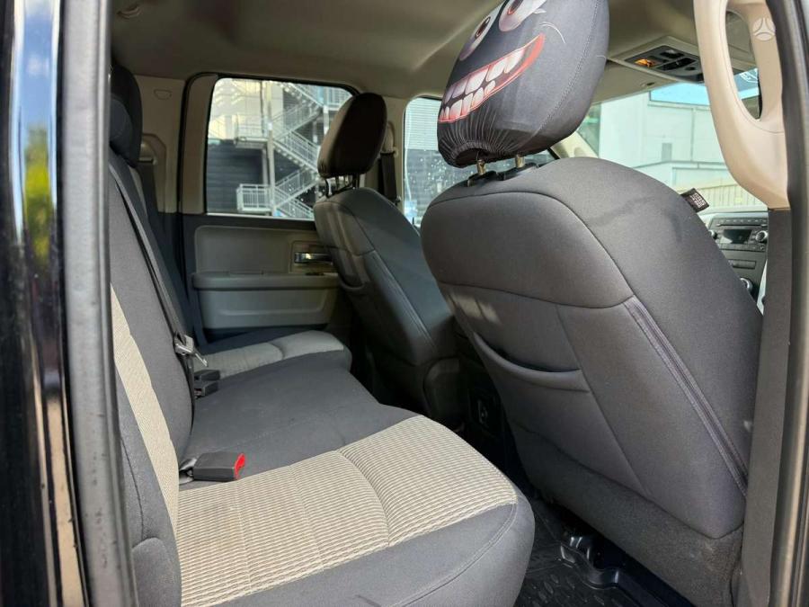 Black Dodge RAM 2012 in Vilnius, with an engine capacity of 5.70 L and mileage of 226 thousand km for 14900 €, photo 25 on AUTOMOTO.COM.LV