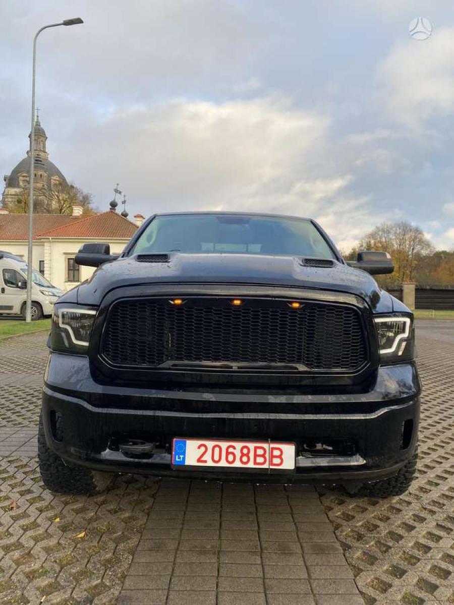 Melns Dodge RAM 2013 Kauņa, ar dzinēja tilpumu 5.65 L un nobraukumu 219 tūkst. km par 12200 €, foto 1 vietnē AUTOMOTO.COM.LV