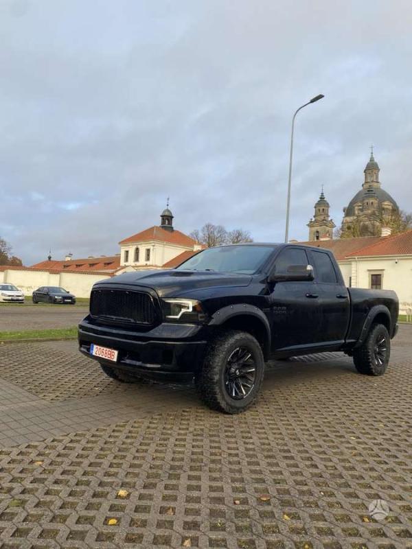 Black Dodge RAM 2013 in Kaunas, with an engine capacity of 5.65 L and mileage of 219 thousand km for 12200 €, photo 2 on AUTOMOTO.COM.LV