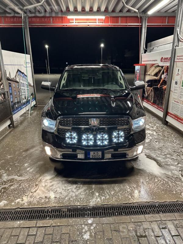 Melns Dodge RAM 2013 Bauska, ar dzinēja tilpumu 5.70 L un nobraukumu 213 tūkst. km par 18500 €, foto 1 vietnē AUTOMOTO.COM.LV