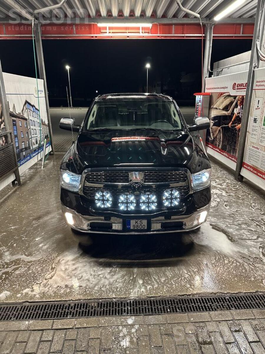 Melns Dodge RAM 2013 Bauska, ar dzinēja tilpumu 5.70 L un nobraukumu 213 tūkst. km par 18500 €, foto 1 vietnē AUTOMOTO.COM.LV