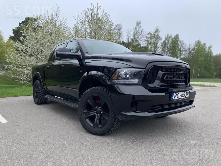 Black Dodge RAM 2013 in Liepaja, with an engine capacity of 5.70 L and mileage of 305 thousand km for 20350 €, photo 3 on AUTOMOTO.COM.LV