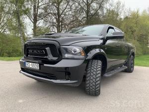 Black Dodge RAM 2013 in Liepaja, with an engine capacity of 5.70 L and mileage of 305 thousand km for 20350 €, photo 4 on AUTOMOTO.COM.LV