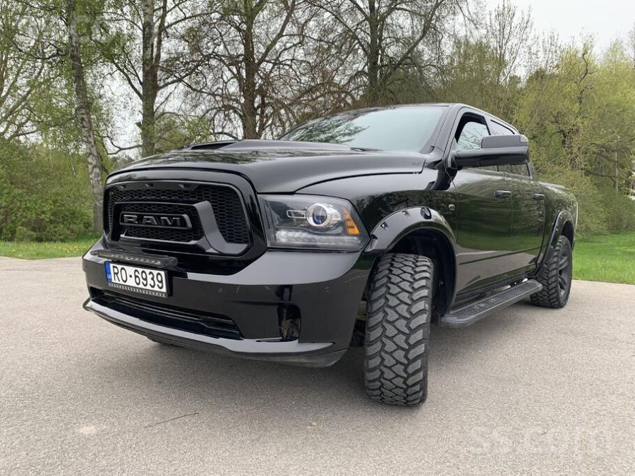 Black Dodge RAM 2013 in Liepaja, with an engine capacity of 5.70 L and mileage of 305 thousand km for 20350 €, photo 4 on AUTOMOTO.COM.LV
