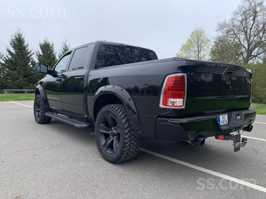 Black Dodge RAM 2013 in Liepaja, with an engine capacity of 5.70 L and mileage of 305 thousand km for 20350 €, photo 5 on AUTOMOTO.COM.LV