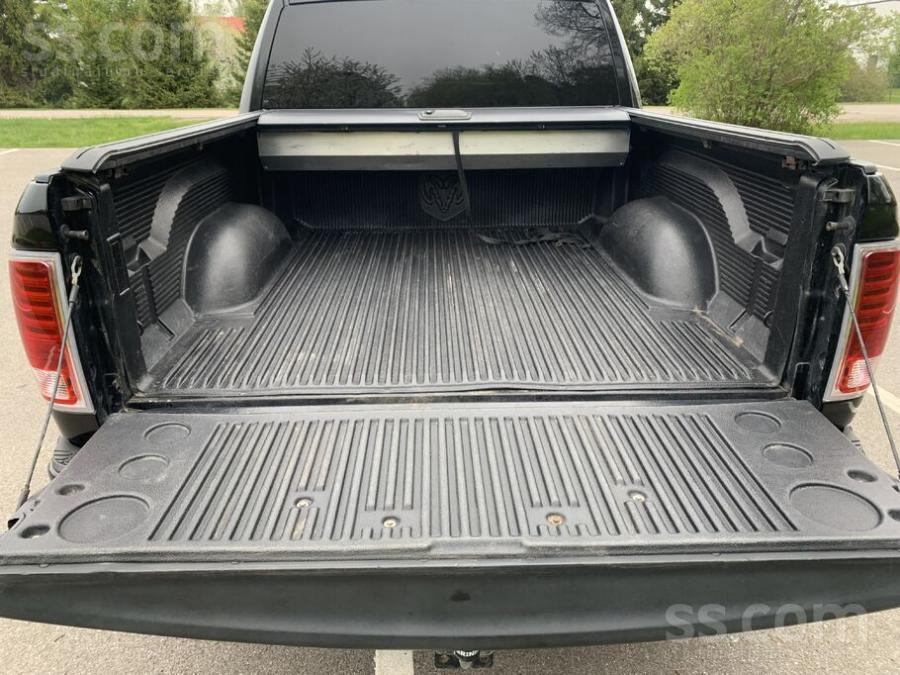 Black Dodge RAM 2013 in Liepaja, with an engine capacity of 5.70 L and mileage of 305 thousand km for 20350 €, photo 7 on AUTOMOTO.COM.LV