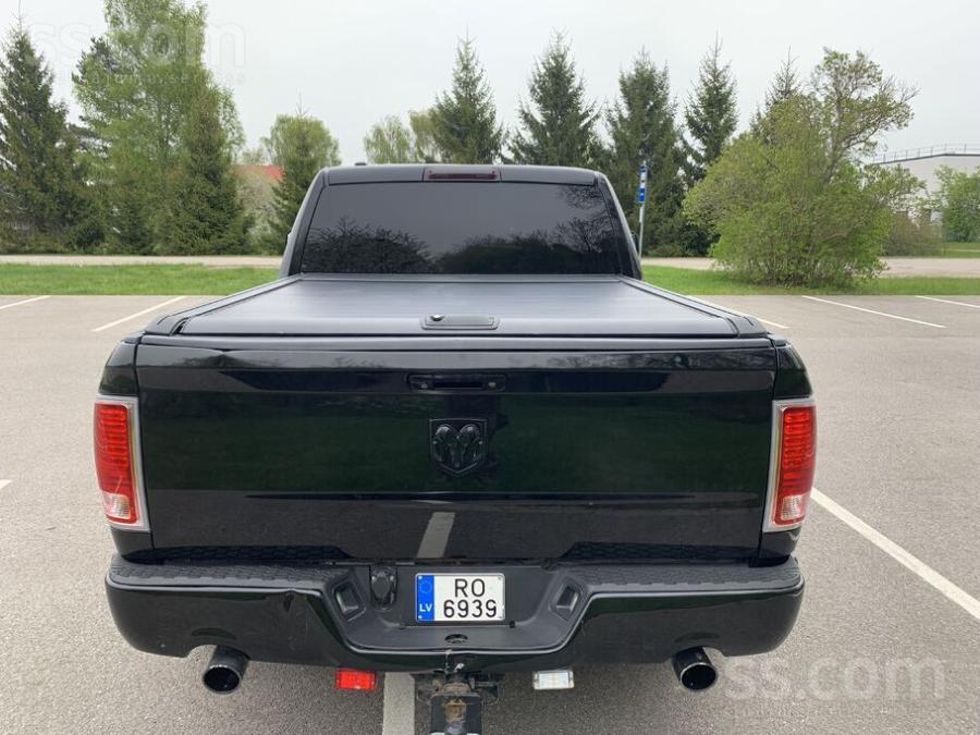 Black Dodge RAM 2013 in Liepaja, with an engine capacity of 5.70 L and mileage of 305 thousand km for 20350 €, photo 15 on AUTOMOTO.COM.LV
