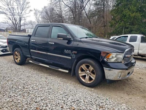 Black Dodge RAM 2014 in Klaipeda, with an engine capacity of 5.70 L and mileage of 246 thousand km for 9000 €, photo 4 on AUTOMOTO.COM.LV