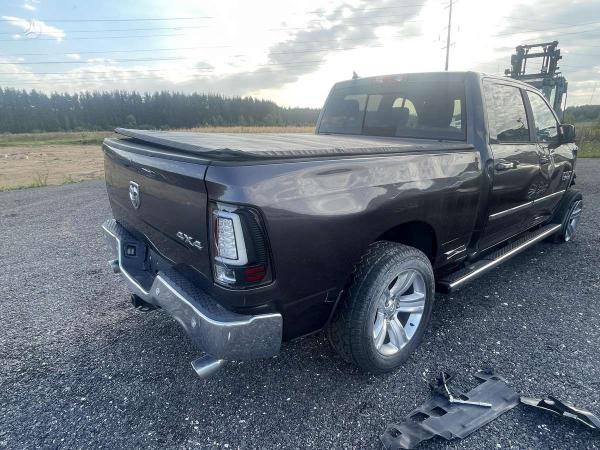 Melns Dodge RAM 2014 Viļņa, ar dzinēja tilpumu 5.70 L un nobraukumu 100 tūkst. km par 5500 €, foto 7 vietnē AUTOMOTO.COM.LV