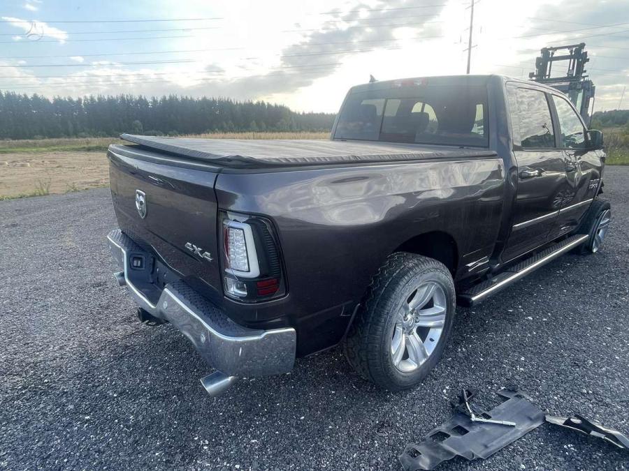 Black Dodge RAM 2014 in Vilnius, with an engine capacity of 5.70 L and mileage of 100 thousand km for 5500 €, photo 7 on AUTOMOTO.COM.LV