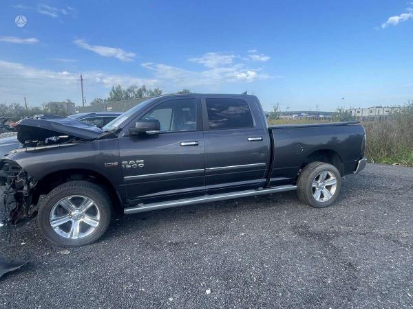 Melns Dodge RAM 2014 Viļņa, ar dzinēja tilpumu 5.70 L un nobraukumu 100 tūkst. km par 5500 €, foto 9 vietnē AUTOMOTO.COM.LV