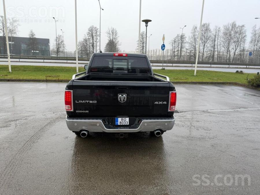 Black Dodge RAM 2015 in Riga, with an engine capacity of 3.00 L and mileage of 246 thousand km for 23900 €, photo 6 on AUTOMOTO.COM.LV