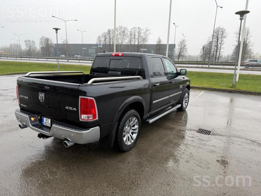 Black Dodge RAM 2015 in Riga, with an engine capacity of 3.00 L and mileage of 246 thousand km for 23900 €, photo 7 on AUTOMOTO.COM.LV