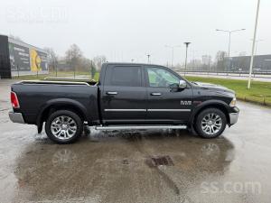 Black Dodge RAM 2015 in Riga, with an engine capacity of 3.00 L and mileage of 246 thousand km for 23900 €, photo 8 on AUTOMOTO.COM.LV