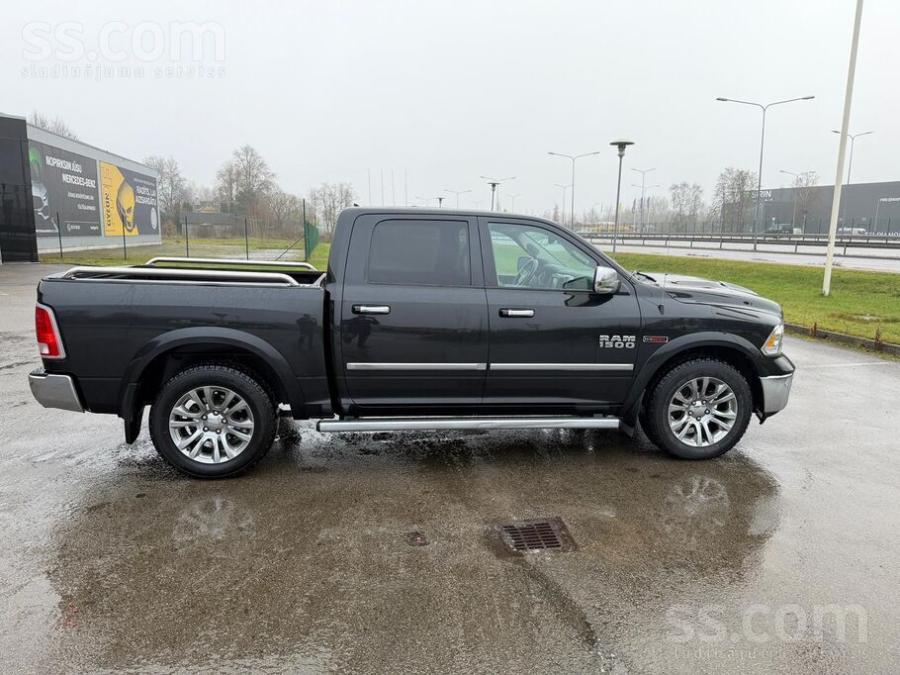 Black Dodge RAM 2015 in Riga, with an engine capacity of 3.00 L and mileage of 246 thousand km for 23900 €, photo 8 on AUTOMOTO.COM.LV