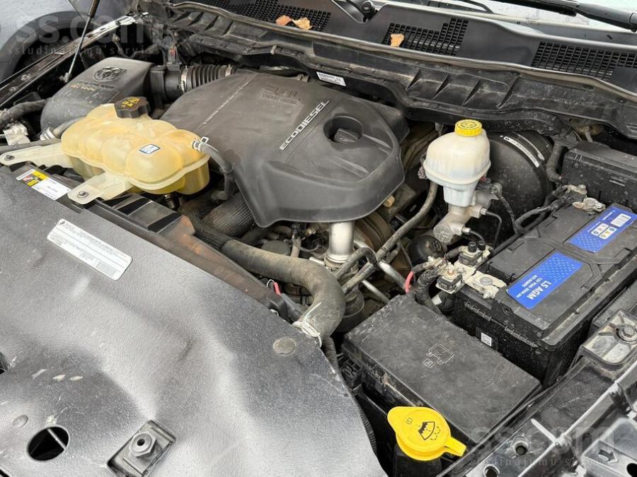 Black Dodge RAM 2015 in Riga, with an engine capacity of 3.00 L and mileage of 246 thousand km for 23900 €, photo 13 on AUTOMOTO.COM.LV