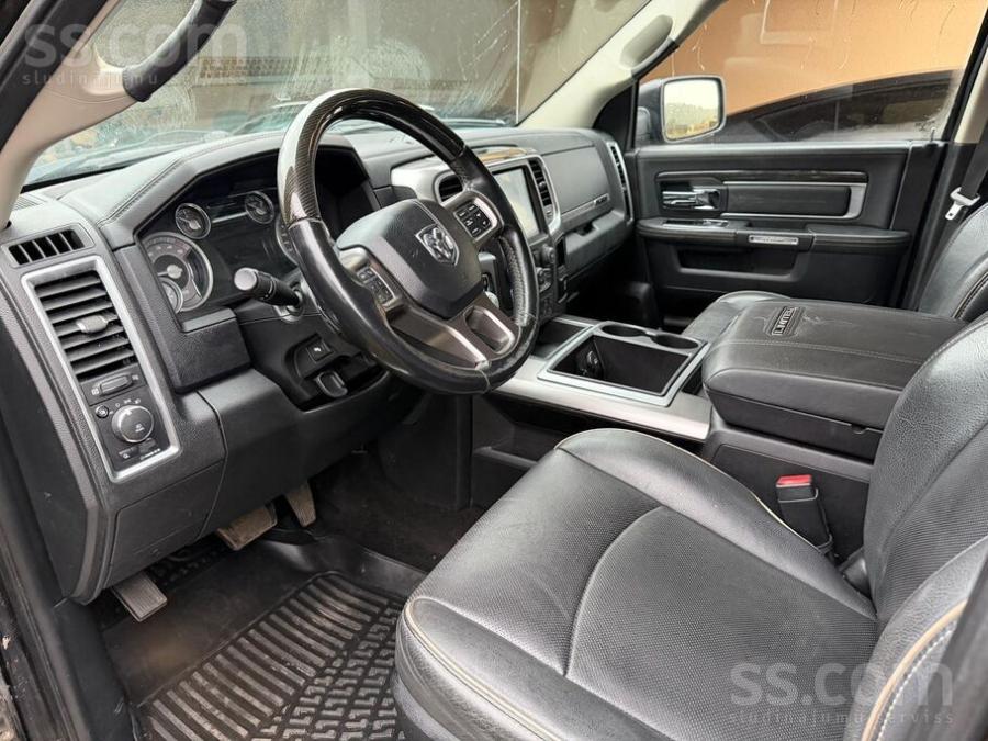 Black Dodge RAM 2015 in Riga, with an engine capacity of 3.00 L and mileage of 246 thousand km for 23900 €, photo 14 on AUTOMOTO.COM.LV