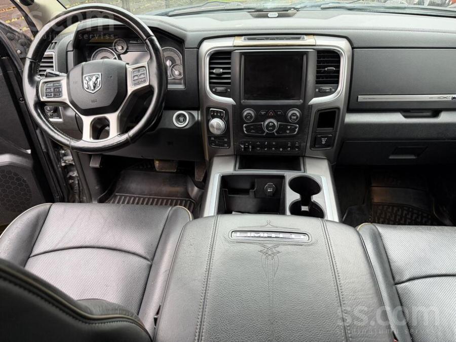 Black Dodge RAM 2015 in Riga, with an engine capacity of 3.00 L and mileage of 246 thousand km for 23900 €, photo 15 on AUTOMOTO.COM.LV