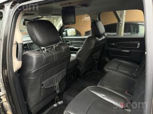 Black Dodge RAM 2015 in Riga, with an engine capacity of 3.00 L and mileage of 246 thousand km for 23900 €, photo 16 on AUTOMOTO.COM.LV