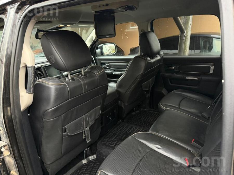 Black Dodge RAM 2015 in Riga, with an engine capacity of 3.00 L and mileage of 246 thousand km for 23900 €, photo 16 on AUTOMOTO.COM.LV