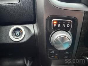 Black Dodge RAM 2015 in Riga, with an engine capacity of 3.00 L and mileage of 246 thousand km for 23900 €, photo 18 on AUTOMOTO.COM.LV
