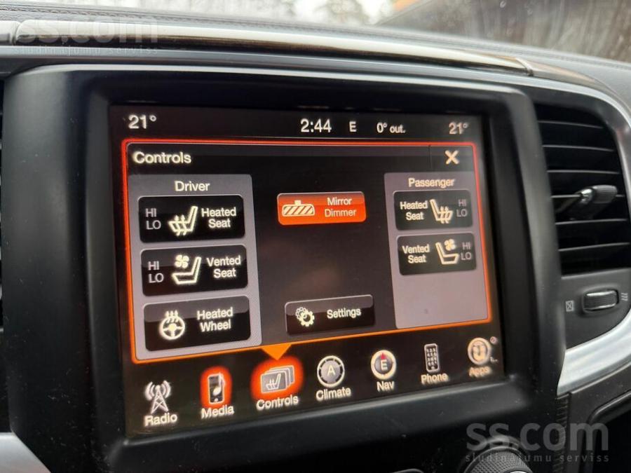 Black Dodge RAM 2015 in Riga, with an engine capacity of 3.00 L and mileage of 246 thousand km for 23900 €, photo 19 on AUTOMOTO.COM.LV