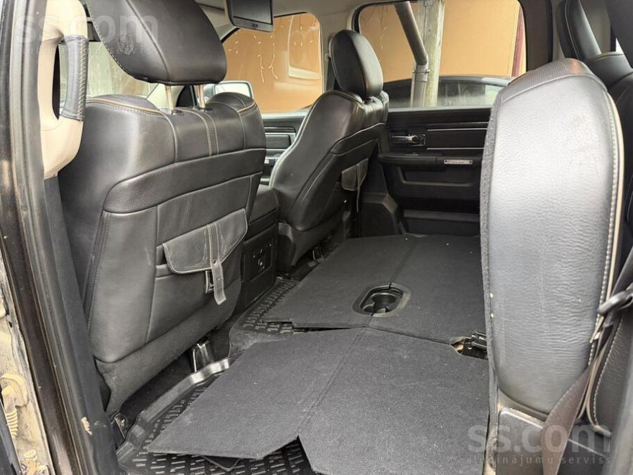 Black Dodge RAM 2015 in Riga, with an engine capacity of 3.00 L and mileage of 246 thousand km for 23900 €, photo 21 on AUTOMOTO.COM.LV