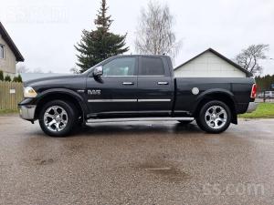 Black Dodge RAM 2016 in Jelgava, with an engine capacity of 5.70 L and mileage of 262 thousand km for 21800 €, photo 2 on AUTOMOTO.COM.LV