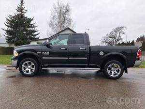 Black Dodge RAM 2016 in Jelgava, with an engine capacity of 5.70 L and mileage of 262 thousand km for 21800 €, photo 3 on AUTOMOTO.COM.LV