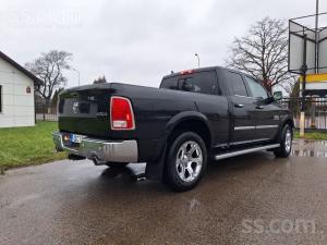 Black Dodge RAM 2016 in Jelgava, with an engine capacity of 5.70 L and mileage of 262 thousand km for 21800 €, photo 5 on AUTOMOTO.COM.LV