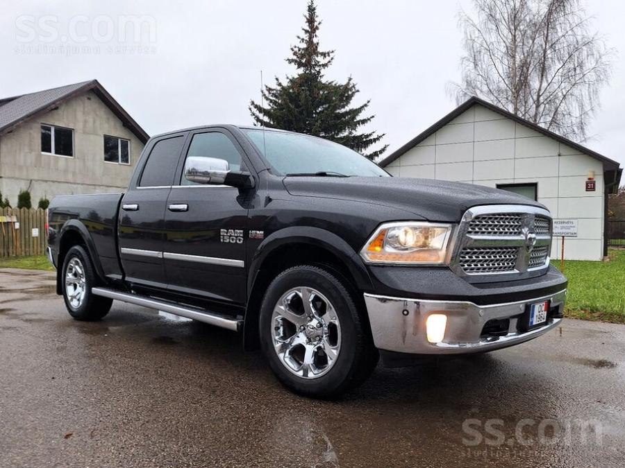 Black Dodge RAM 2016 in Jelgava, with an engine capacity of 5.70 L and mileage of 262 thousand km for 21800 €, photo 7 on AUTOMOTO.COM.LV