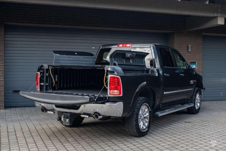 Black Dodge RAM 2016 in Marijampole, with an engine capacity of 2.97 L and mileage of 60 thousand km for 38250 €, photo 12 on AUTOMOTO.COM.LV