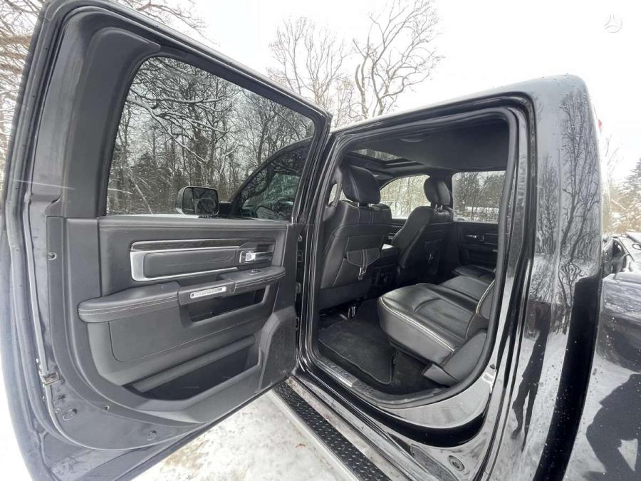Black Dodge RAM 2016 in Vilnius, with an engine capacity of 5.70 L and mileage of 215 thousand km for 22000 €, photo 11 on AUTOMOTO.COM.LV