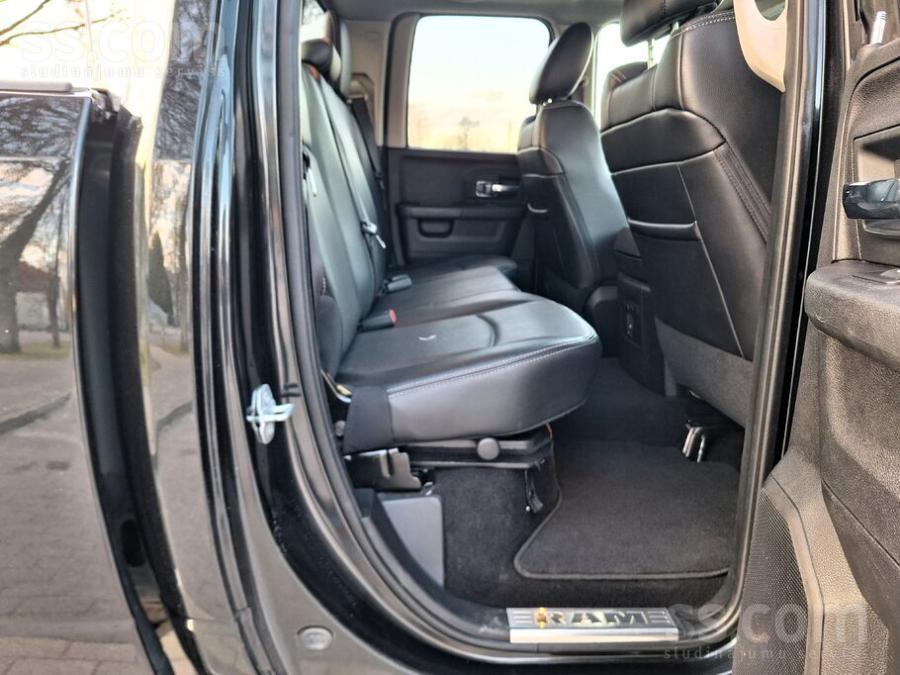 Melns Dodge RAM 2016 Jelgava, ar dzinēja tilpumu 5.70 L un nobraukumu 262 tūkst. km par 18600 €, foto 12 vietnē AUTOMOTO.COM.LV