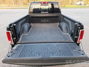 Melns Dodge RAM 2016 Jelgava, ar dzinēja tilpumu 5.70 L un nobraukumu 262 tūkst. km par 18600 €, foto 15 vietnē AUTOMOTO.COM.LV