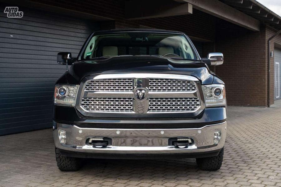 Black Dodge RAM 2016 in Kaunas, with an engine capacity of 3.00 L and mileage of 60 thousand km for 37750 €, photo 6 on AUTOMOTO.COM.LV