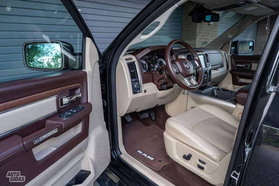Black Dodge RAM 2016 in Kaunas, with an engine capacity of 3.00 L and mileage of 60 thousand km for 37750 €, photo 24 on AUTOMOTO.COM.LV